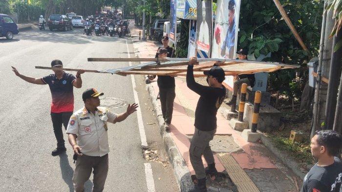 Satpol PP Denpasar Tertibkan 1.057 Bendera Parpol dan Ratusan Baliho yang Melanggar - Tribun ...