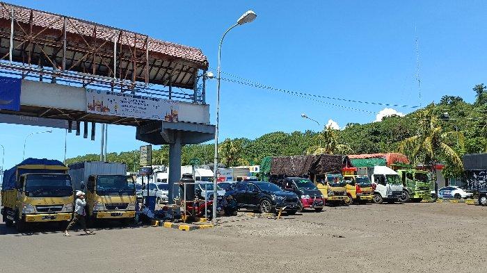 4.114 Unit Kendaraan Masuk Bali dari Pelabuhan Padang Bai - Tribun-bali.com