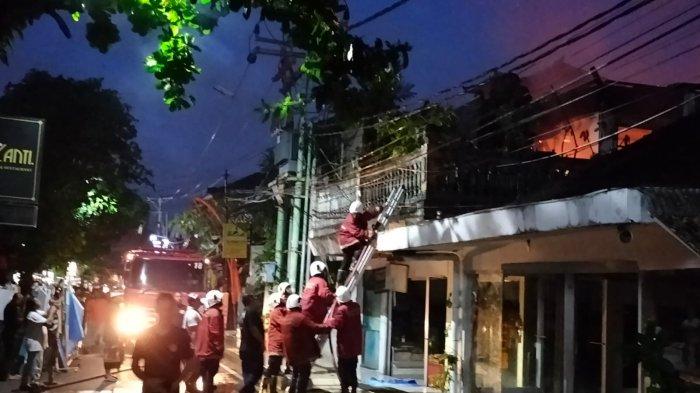 Rumah Tingkat di Legian Terbakar, Akibat Korsleting Listrik - Tribun-bali.com