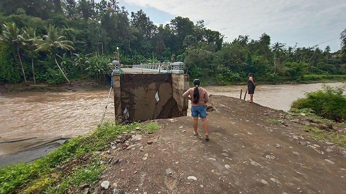 Sayap Jembatan Perak Penyaringan Jebol Lagi, Saksi Bisu Siswi SMA Terjatuh dn Terseret Air Bah ...