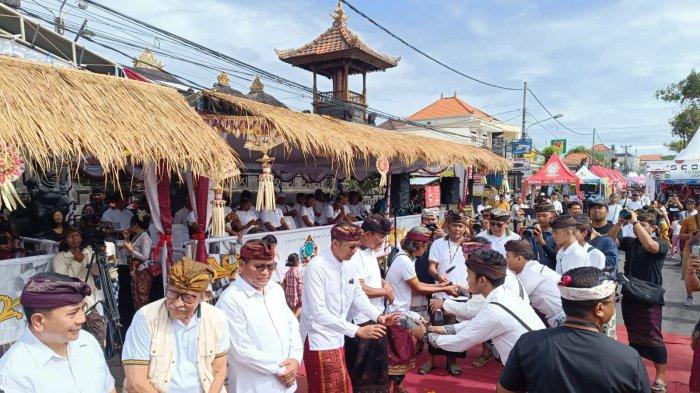 Sesetan Heritage Omed-Omedan Festival 2025, Diikuti 40 Pasang Dari STT ...