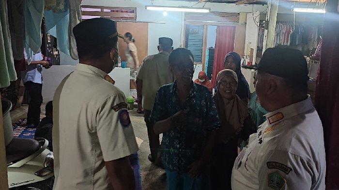 Satpol PP Tabanan Sisir Penduduk Pendatang di Dauh Peken Tabanan Bali - Tribun-bali.com