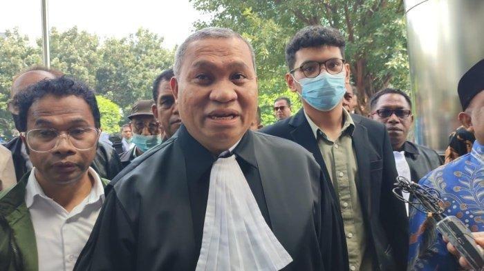 Diperiksa Sebagai Tersangka, Pengacara Lukas Enembe Sambangi KPK dengan ...