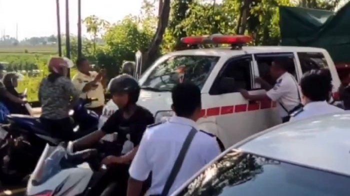 Sopir Ambulance Dikabarkan Tak Sadarkan Diri di Jalan Raya Sempidi, Ini ...