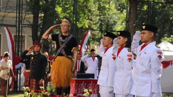 350 Orang Ikuti Upacara Bendera HUT Ke-78 Kemerdekaan Republik Indonesia di KBRI Moskow - Tribun ...
