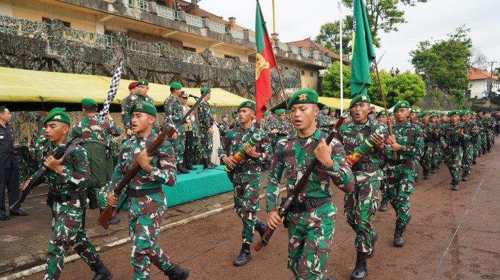 Prajurit Infanteri Kodam IX/Udayana Jalani Tradisi Peleton Beranting ...