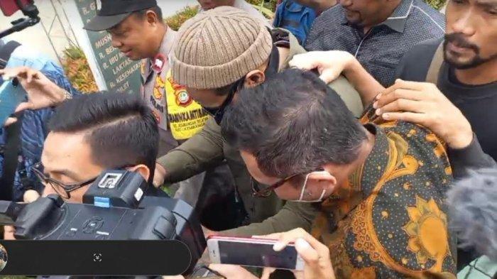 Hadiri Sidang Cerai, Virgoun Dikawal Polisi, Inara Rusli Tuntut Nafkah ...