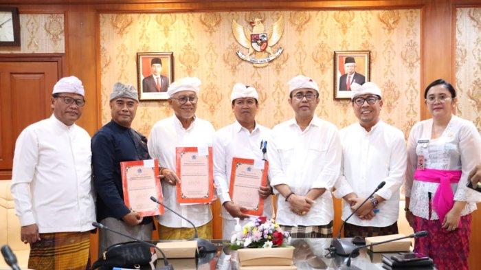 Wali Kota Jaya Negara Serahkan Hibah TA 2023 Kepada Tiga Penerima di Kota Denpasar - Tribun-bali.com