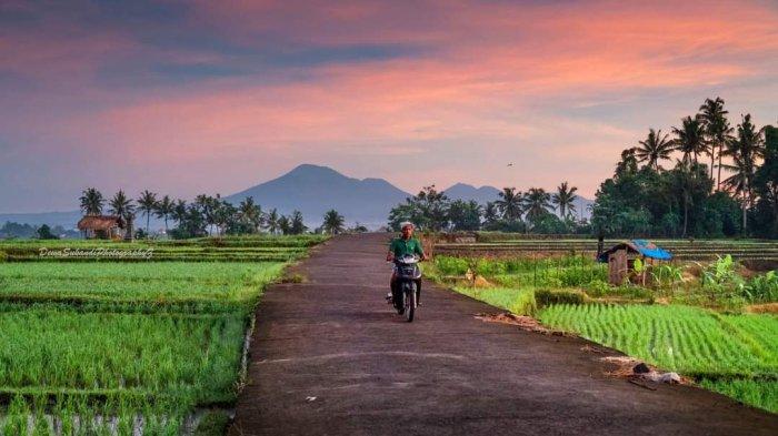Dilirik Investor Australia, Desa Kelating Bangun Wisata Terjun Payung ...