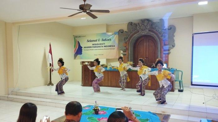Yayasan Pekka Gianyar Wisuda 30 Orang Akademia - Tribun-bali.com