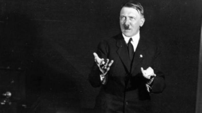 Terkuak, Foto Ini Tunjukkan Sang Diktator Adolf Hitler Berlatih Pidato ...