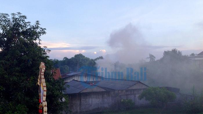 Asap Pabrik Tempe dan Tahu di Jalan Tukad Buaji Ganggu Warga - Tribun ...