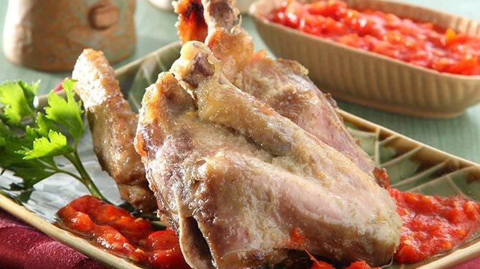 Resep Ayam Pop Ini Gurih Dengan Air Kelapa, Cocok Untuk Makan Siang ...