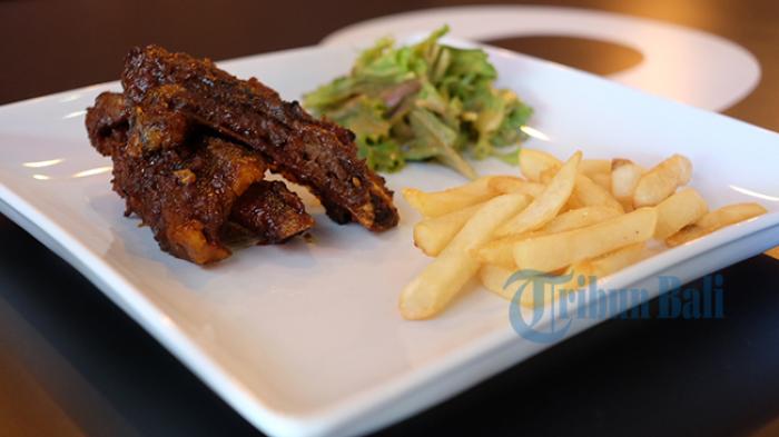 Nongkrong dengan Kesan Vintage di Barometer Cafe, Chicken Steak Ini ...