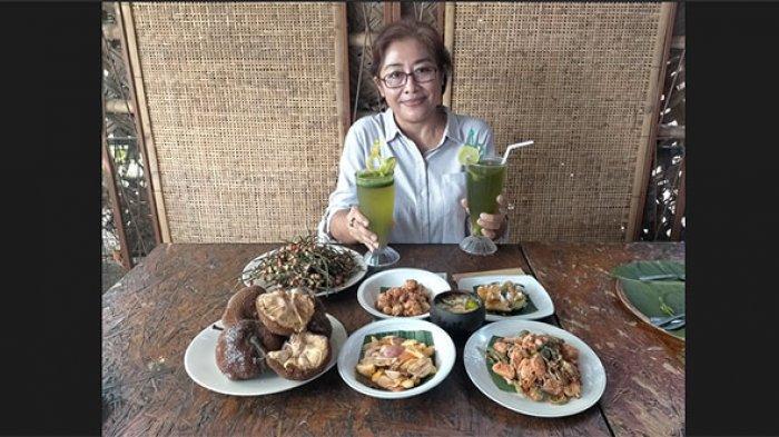 Tarik Minat Konsumen, Warung Rujak Bali D’Tepi Sawah Hidangkan Makanan ...