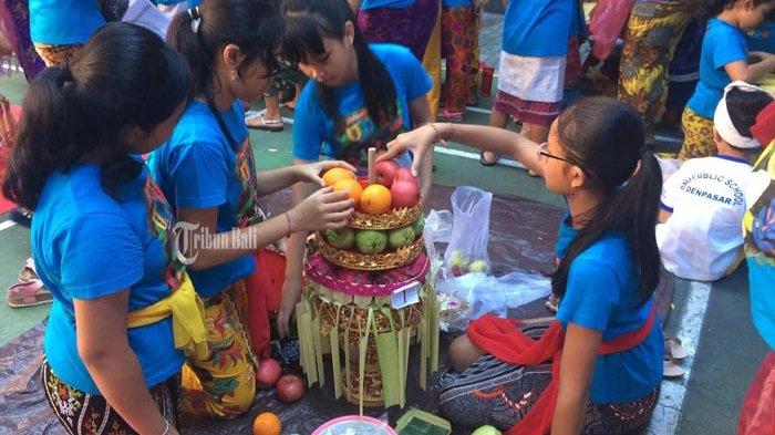 Ngelawar dan Buat Gebogan, 468 Siswa SD Bali Public School Ikuti ...