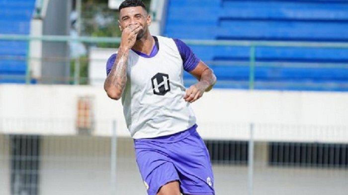 Hot Transfer Liga 1: Kode Keras Ini Memantik Keyakinan Bobotoh Renan ...