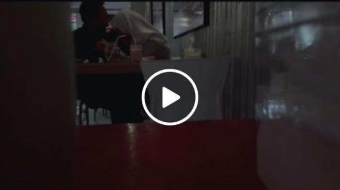 VIDEO: Gadis SMA 'Grepe-Grepe' di Depan Umum, Siswi Cantik Itu Masih ...