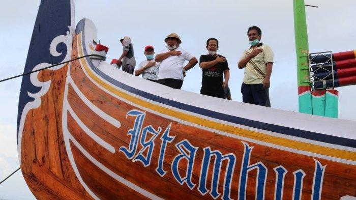 Bupati Tamba Turunkan Kapal Ikan Tangkap Baru di Pengambengan Jembrana - Tribun-bali.com