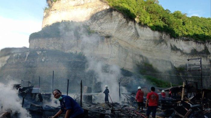 8 Warung di Pantai Melasti Ludes Terbakar, Kerugian Ditaksir Capai Ratusan Juta - Tribun-bali.com