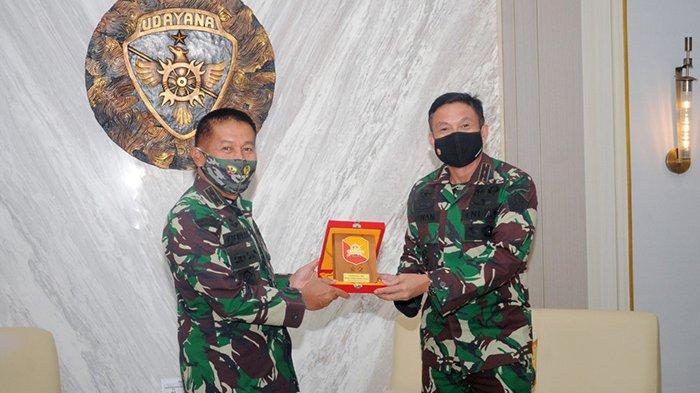 Danpussenkav Kodiklat TNI AD Inspeksi Prajurit Kodam IX/Udayana dan Beri Motivasi - Tribun-bali.com