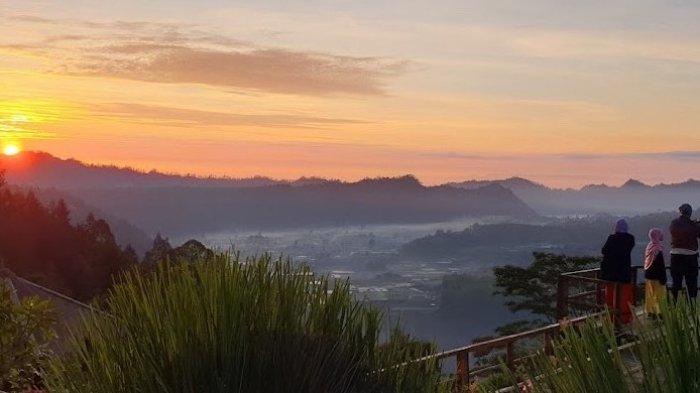 Destinasi Wisata Bali, Berburu Sunrise di Sukawana Sunrise Hill Camp ...
