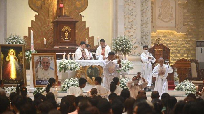 Gereja Katedral Denpasar Gelar Misa Requiem Paus Fransiskus, Ini Harapan Untuk Penggantinya ...