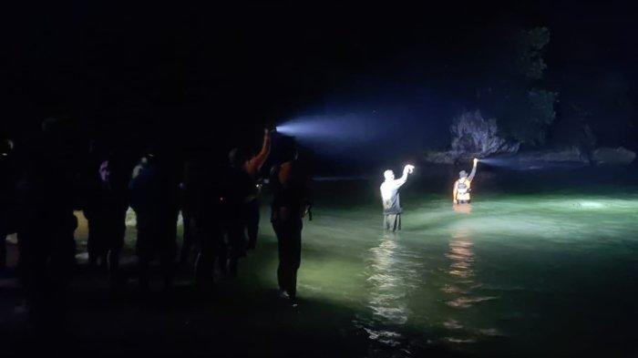 Tim SAR Cari Robinson, Korban Hilang Saat Menembak Ikan di Pantai ...