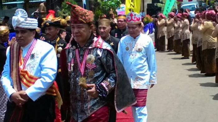 Cerita Dibalik Pemberian Gelar Raja Nusantara untuk Dimas Kanjeng Taat ...