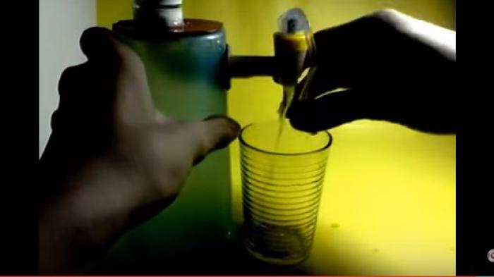 Trik Membuat Dispenser Botol, Mudah, Murah, Efisien - Tribun-bali.com