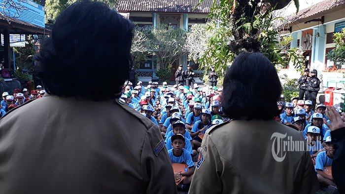 Terapkan E-Learning, SMPN 3 Denpasar Buatkan Tempat HP untuk Siswa ...