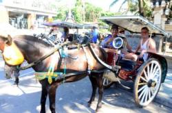 Nikmati Wisata Kuta Bali Dengan Menaiki Dokar - Tribun-bali.com