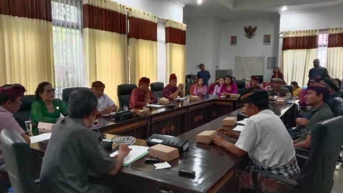 Dewan Buleleng Janji Sampaikan Aspirasi Tenaga Honorer ke Kemenpan RB - Tribun-bali.com
