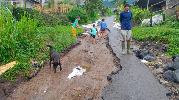 Benyah Latig! Begini Kondisi Jalan Warga di Temukus Karangasem Bali ...