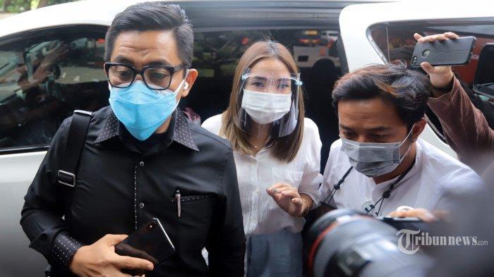 BREAKING NEWS Gisel dan Pemeran Pria di Video Syur Naik Status Jadi Tersangka - Tribun-bali.com