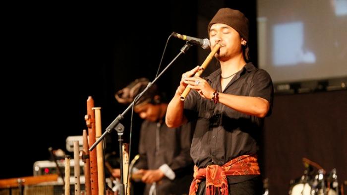 Alunan Musik Gus Teja yang Bikin Merinding - Tribun-bali.com