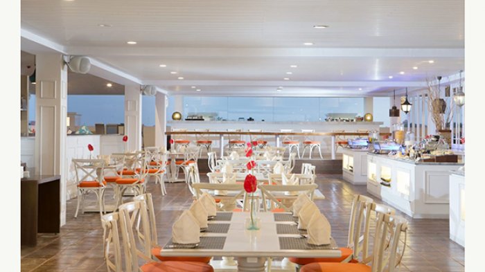 Merah Saga Rooftop Bar & Restaurant Hotel Santika Seminyak Sajikan ...