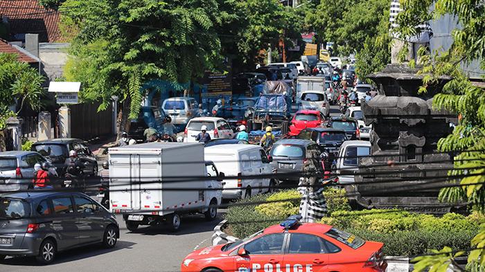 Wisatawan Komplain Kemacetan Legian dan Kuta - Tribun-bali.com