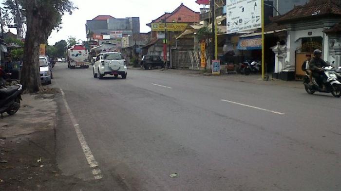 Jalan Raya Sesetan Denpasar Lengang - Tribun-bali.com