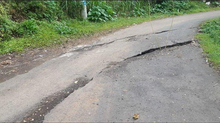 Bahayakan Pengendara, Jalan Utama di Desa Bunutan Karangasem Retak dan ...