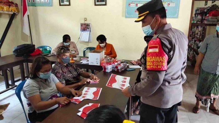 Jelang Pilkel Serentak, Kapolsek Gianyar Patroli Ajak Warga Jaga Kamtibmas - Tribun-bali.com