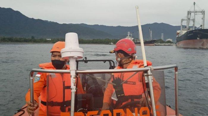 Jukung Terhantam Ombak Saat Melaut di Buleleng, Seorang Nelayan Ditemukan Selamat - Tribun-bali.com