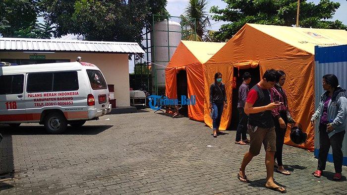 Jenazah Ditampung di Tenda Darurat Sejak Kamar Jenazah RS Mangusada Overload - Tribun-bali.com