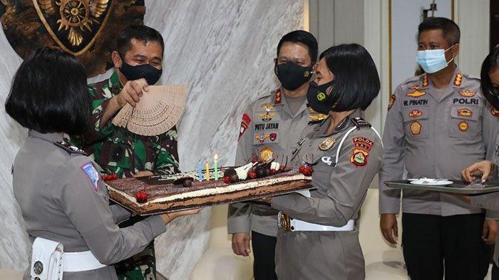 Kejutan Polda Bali Dalam HUT ke-64 Kodam IX/Udayana, Pangdam Kaget Kapolda Hadir Secara Tak ...