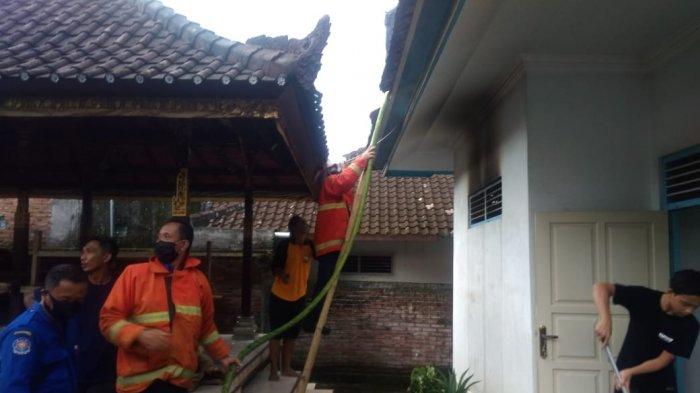 Rumah Ketut Wetu di Jembrana Dilalap Si Jago Merah, Diduga Karena ...