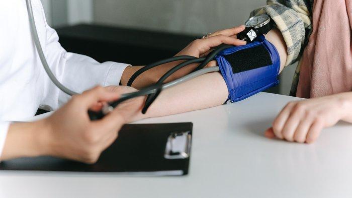 Kenali Ciri-ciri Darah Tinggi Naik yang Perlu Diwaspadai Hingga Cara ...