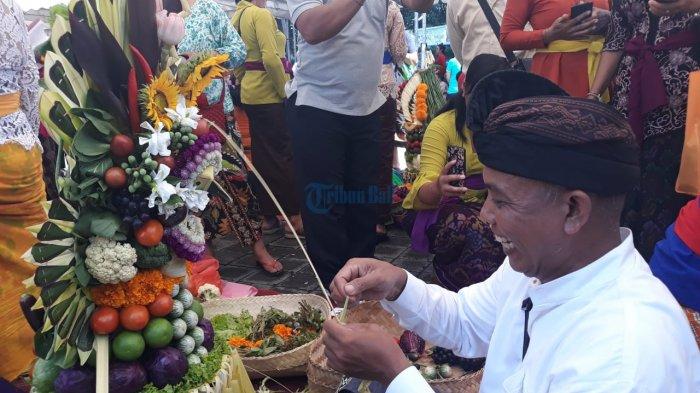 Walau Sempat Grogi, Suprapta Tertantang Buat Gebogan Buah Berbentuk ...