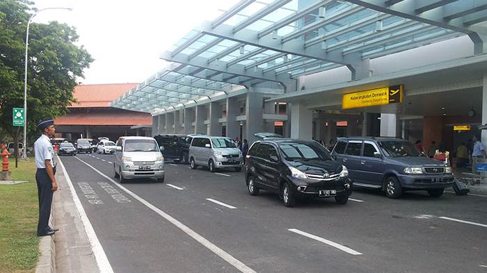Terminal Keberagkatan Domestik Minim Marka Jalan - Tribun-bali.com