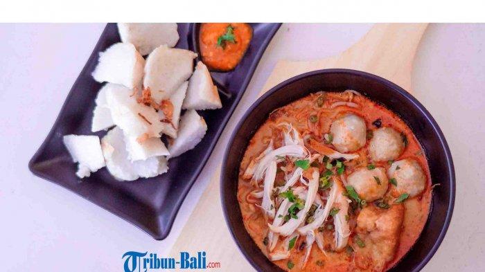 Kisah Pak Min Merintis Usaha Kuliner Tipat Kari Bakso di Pasar Badung ...