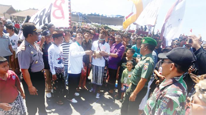 Meriahnya Lomba Layang-layang Tradisional di Pantai Karangdadi Kusamba ...